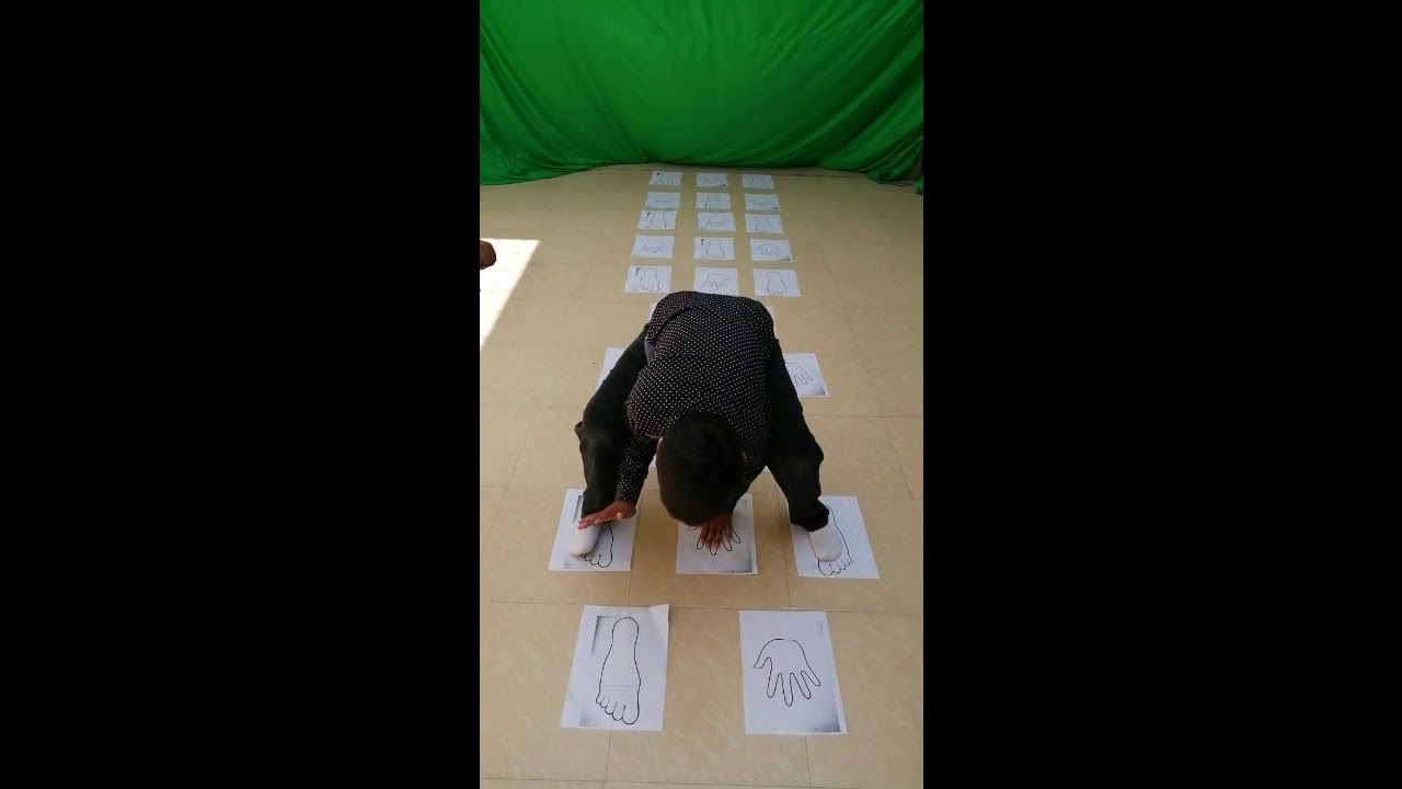 Hand foot print game - YouTube