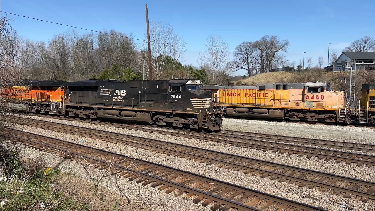154 with BNSF Power, P51 and 203 with DPUs at Howell and Chamblee - YouTube