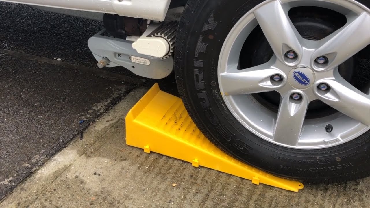 How to Level a Caravan using a Ramp - YouTube