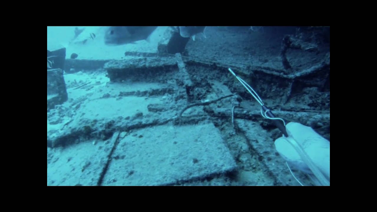 13 Pound Ulua taken with a Pole Spear - YouTube