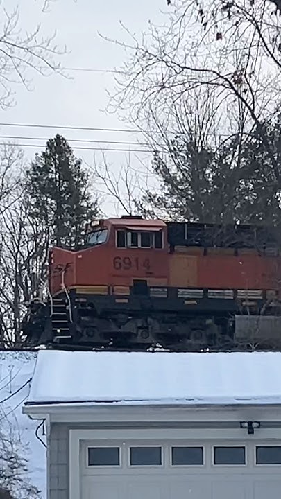 Warbonnet 783 Trails on CSX B119 - Pittsford, NY - YouTube