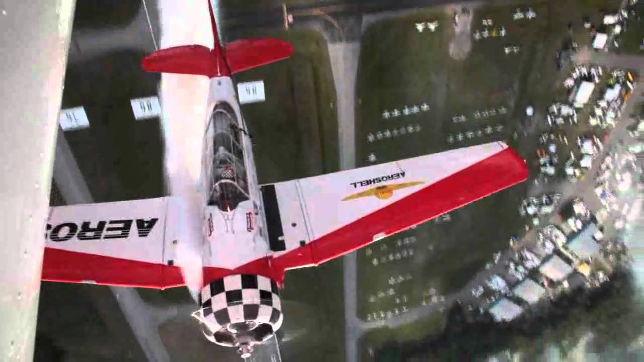 Aeroshell Aerobatic Team Night Show - YouTube