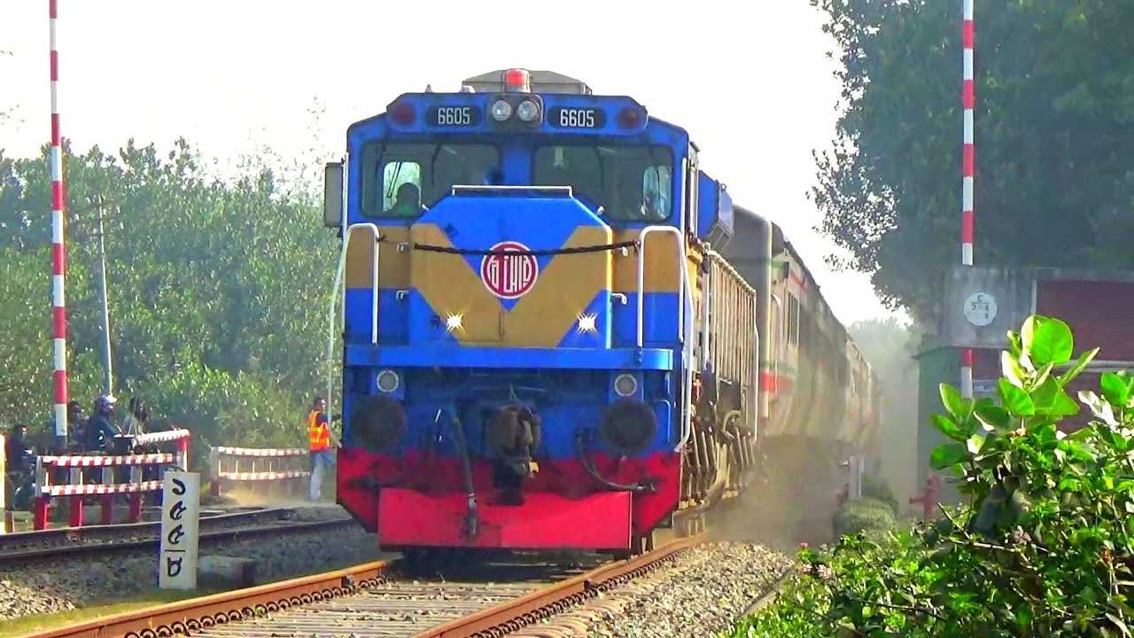 Action Emd Gt42 vs WDM3A Diesel Alcos - Sagordari - Chitra- Kopothakkho ...