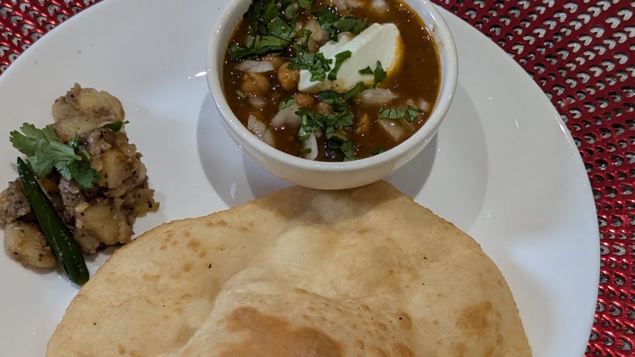 Khate Aloo| Chole Bhature wale Khate Aloo - YouTube