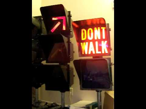 3M Traffic Signal (M-131 High Visiblity Signal) - YouTube