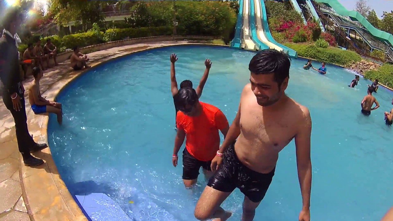 Water park fight - YouTube