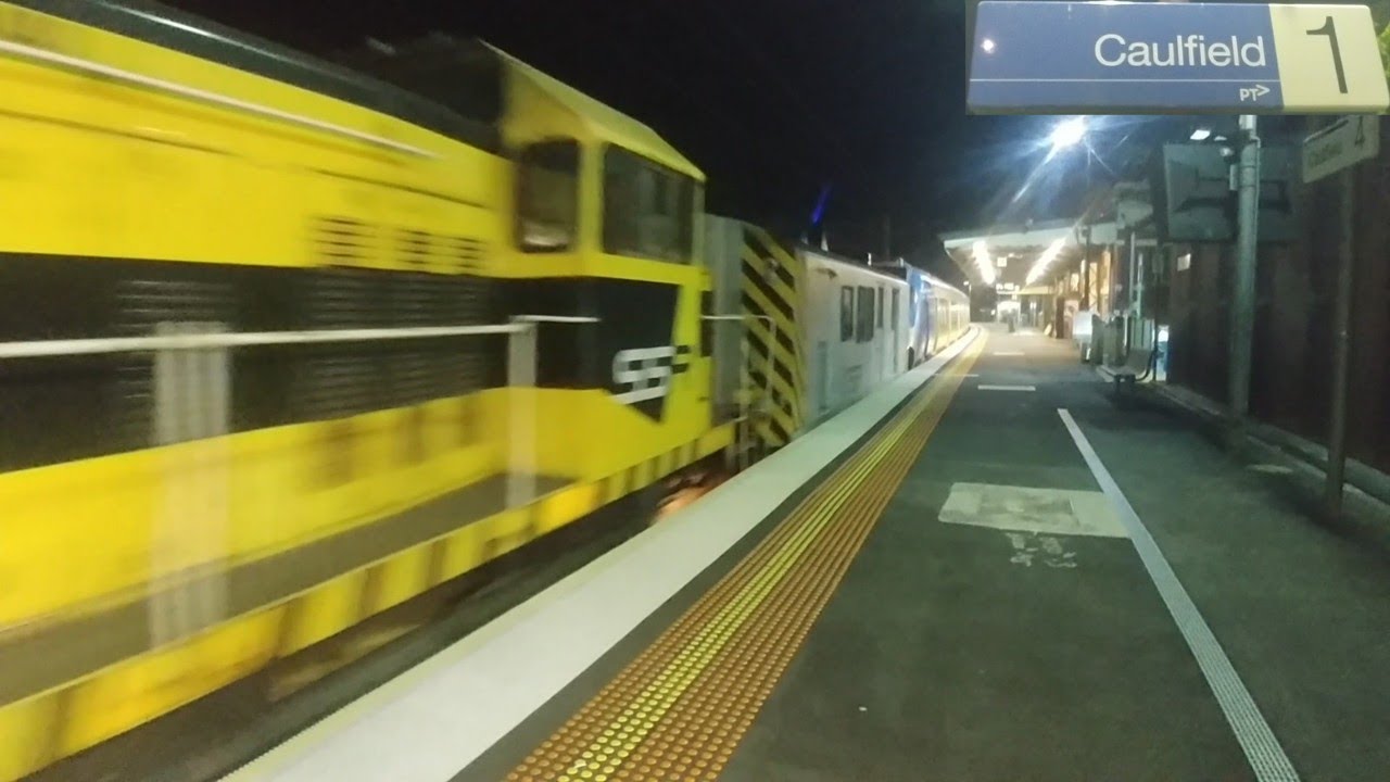 HCMT Transfer Night At Caulfield - YouTube
