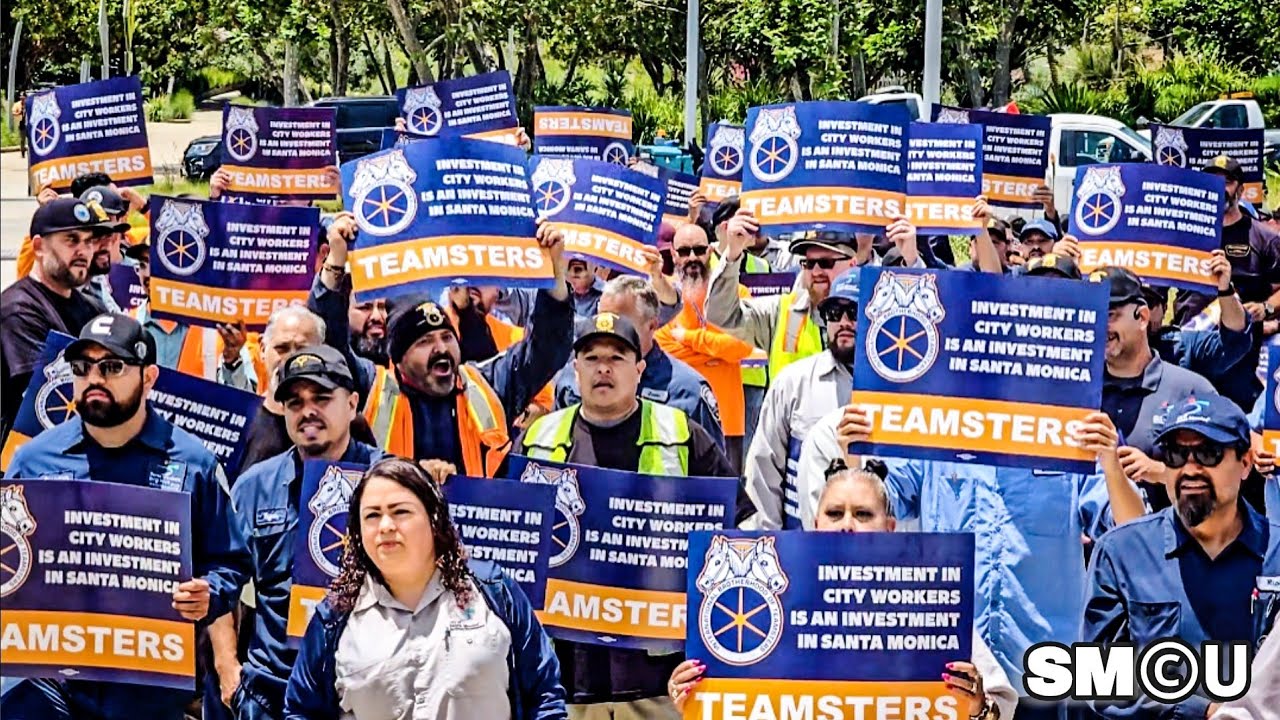 𝗟𝗔𝗕𝗢𝗥 𝗦𝗛𝗢𝗪𝗗𝗢𝗪𝗡: Teamsters Rally at City Hall, Call for Fair Contract ...