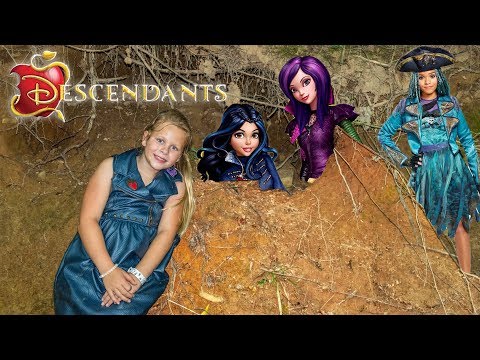 DESCENDANTS 2  Assistant Hunts for Mal and Evie Toys