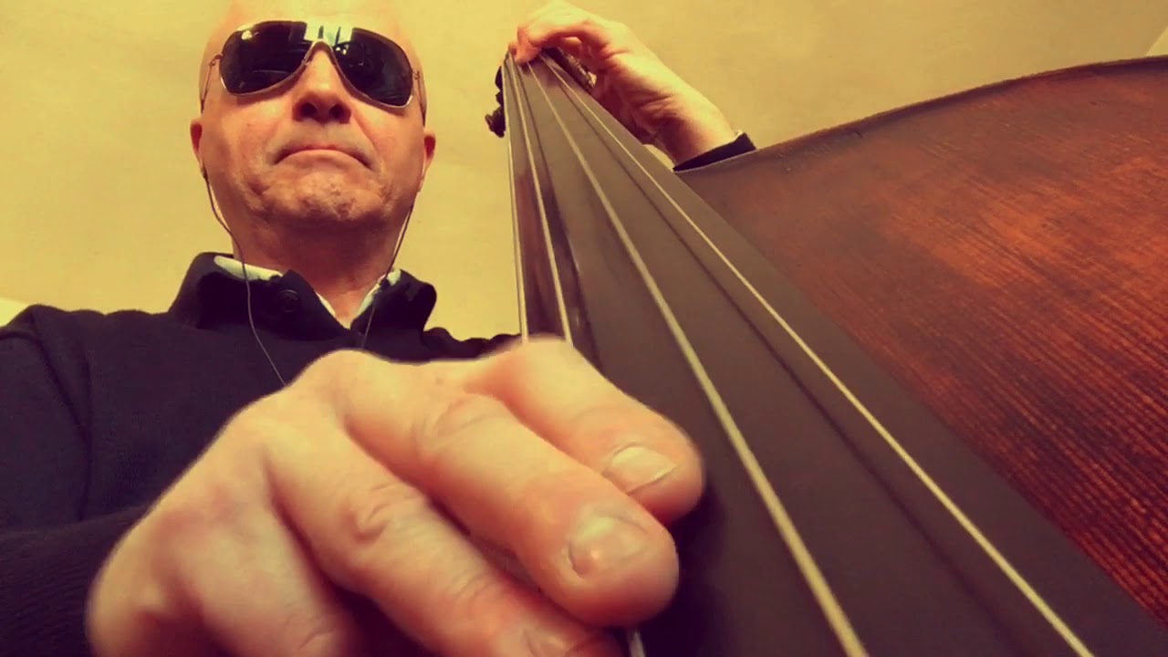 The Chicken Bass Line Play Along Backing Track - YouTube