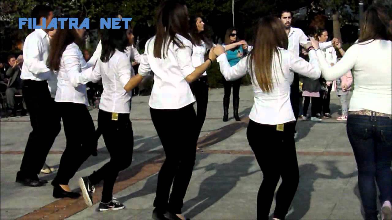 ΦΙΛΙΑΤΡΑ: ΟΙ ΧΟΡΟΙ ΣΤΗΝ ΚΕΝΤΡΙΚΗ ΠΛΑΤΕΙΑ - YouTube
