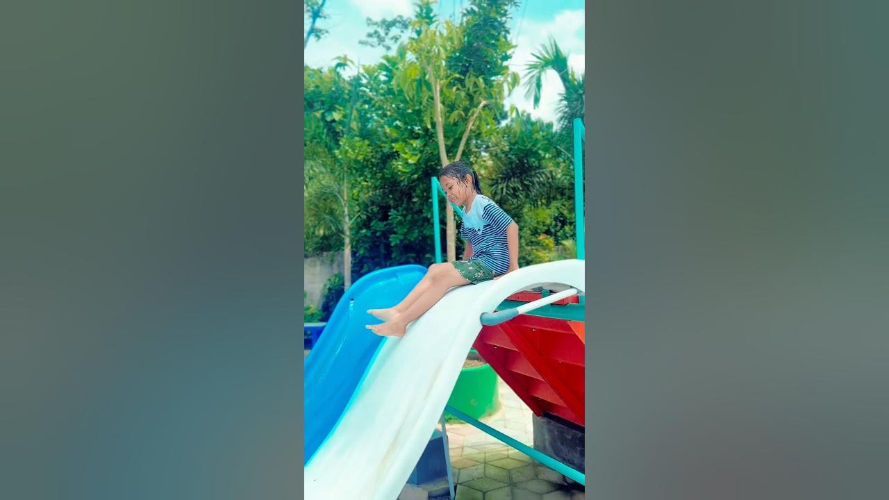 Main perosotan di kolam renang #bocil #perosotan #kolamrenang #swimming #shorts - YouTube