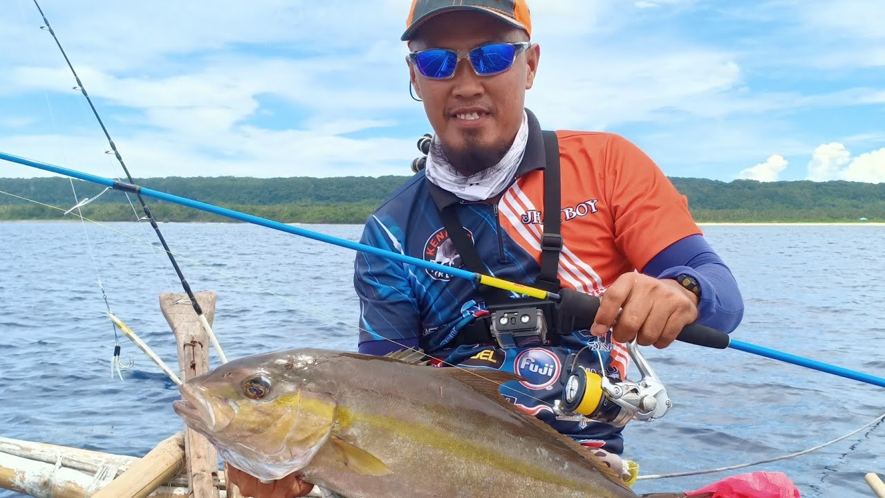 Amberjack on light tackle - YouTube