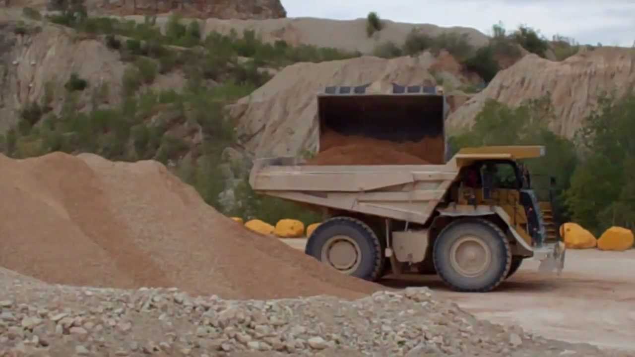 Wheel loader fills haul truck at Balcones Quarry - YouTube