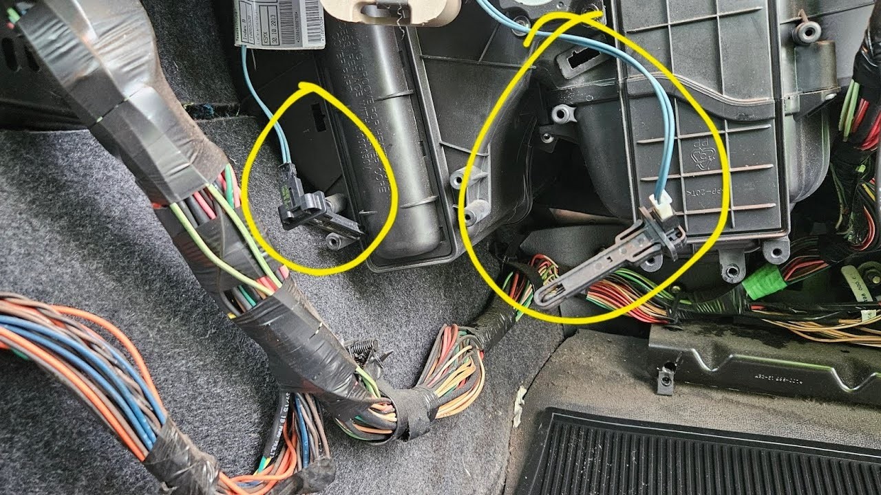 Freightliner Cascadia COTC sensor and evaporator sensor locations - YouTube