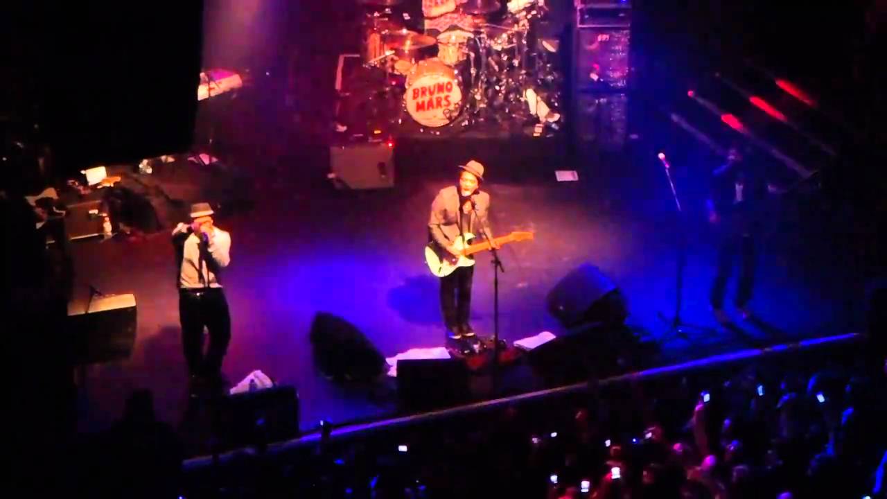 Bruno Mars - liquor store blue (Live @ KOKO) - YouTube