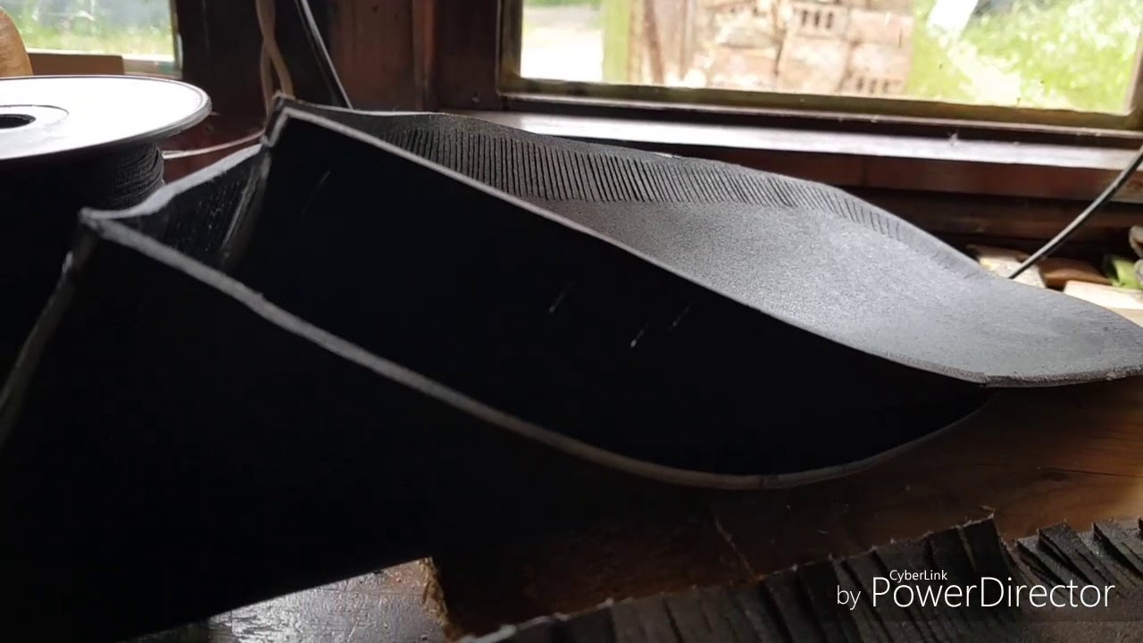 Making traditional Bulgarian shoes - Tsarvuli - YouTube