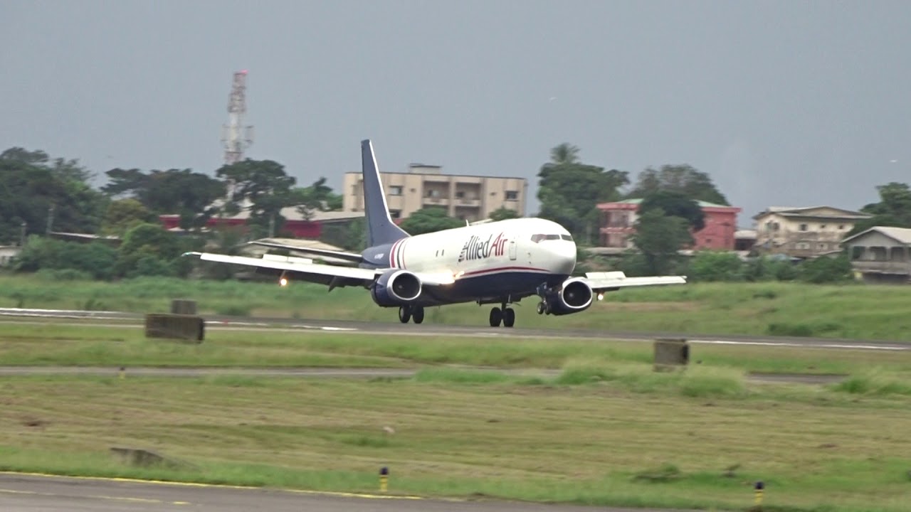 Allied Air Boeing 737-400 SF 5N-RKT Landing at Libreville Airport - YouTube