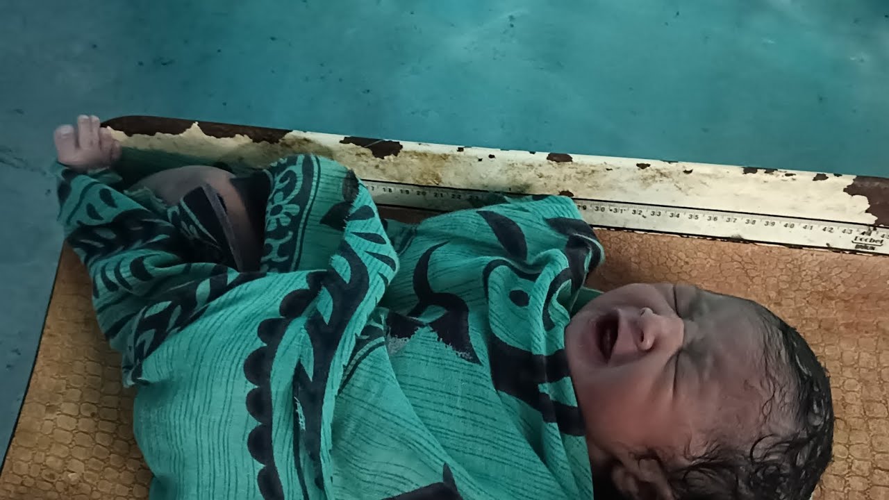 new born baby in ot room - YouTube