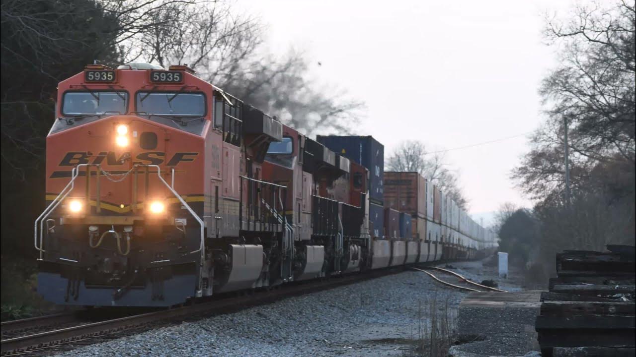 NS 264 High speed Intermodal with all BNSF Power Alabama - YouTube