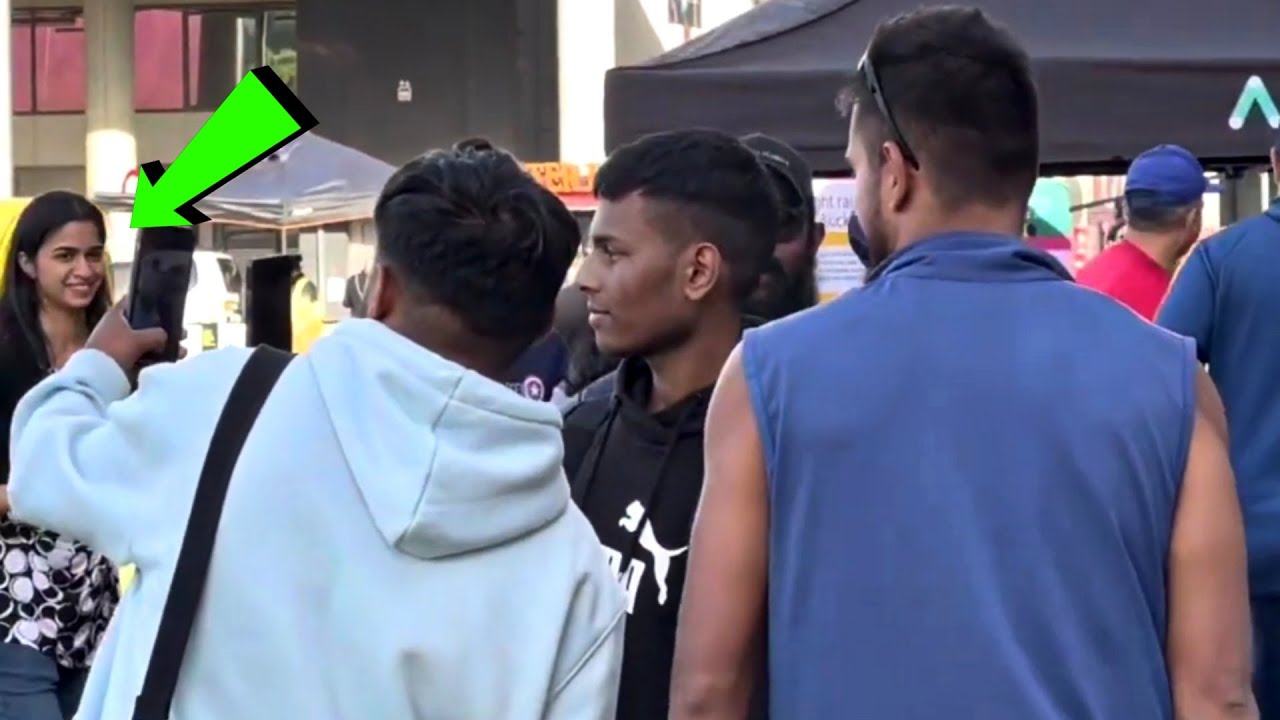 Cute Girl blushing while staring Umran Malik during Team India practice ...