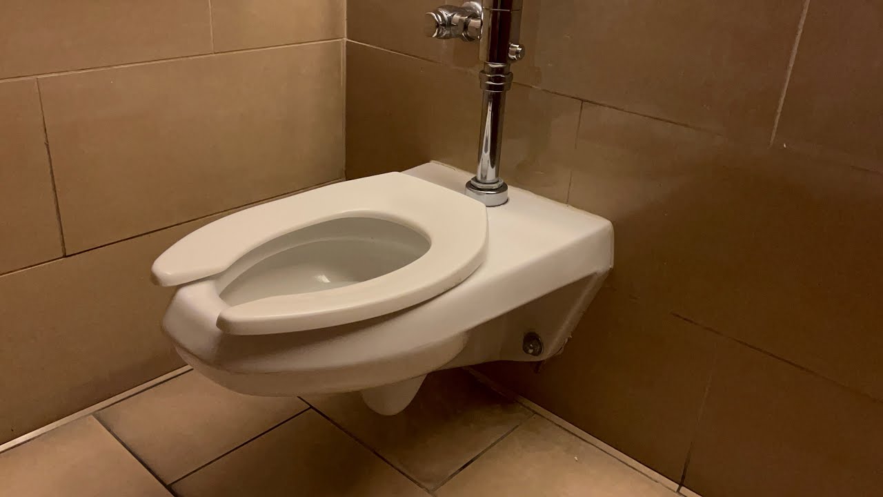 Kohler Kingston Toilet + Bardon Urinal Flush | Parking Garage Men’s ...