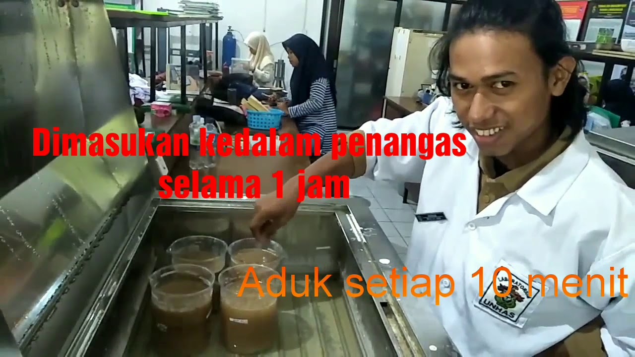 Pembuatan perekat kitosan dari kulit udang - YouTube