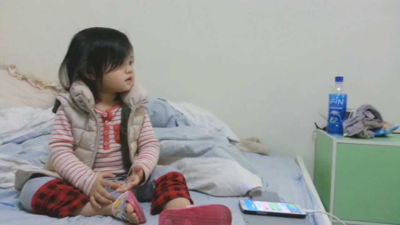 Ariel Liu watching "If you happy and you know it" - YouTube