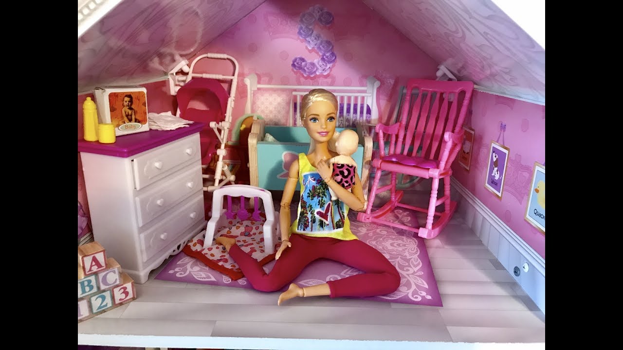 Barbie BABY cries! Barbie can't SLEEP!!! - YouTube