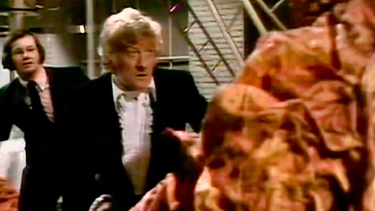 When Classic Doctor Who Flies By (S8E12) - YouTube