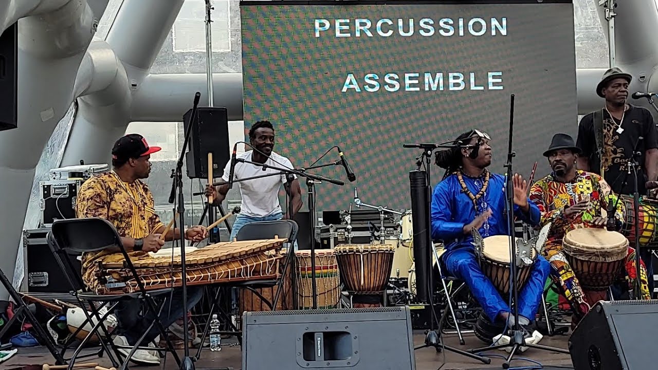 Percussie groep “Percussion Assemble” tijdens Festival of the Drums ...