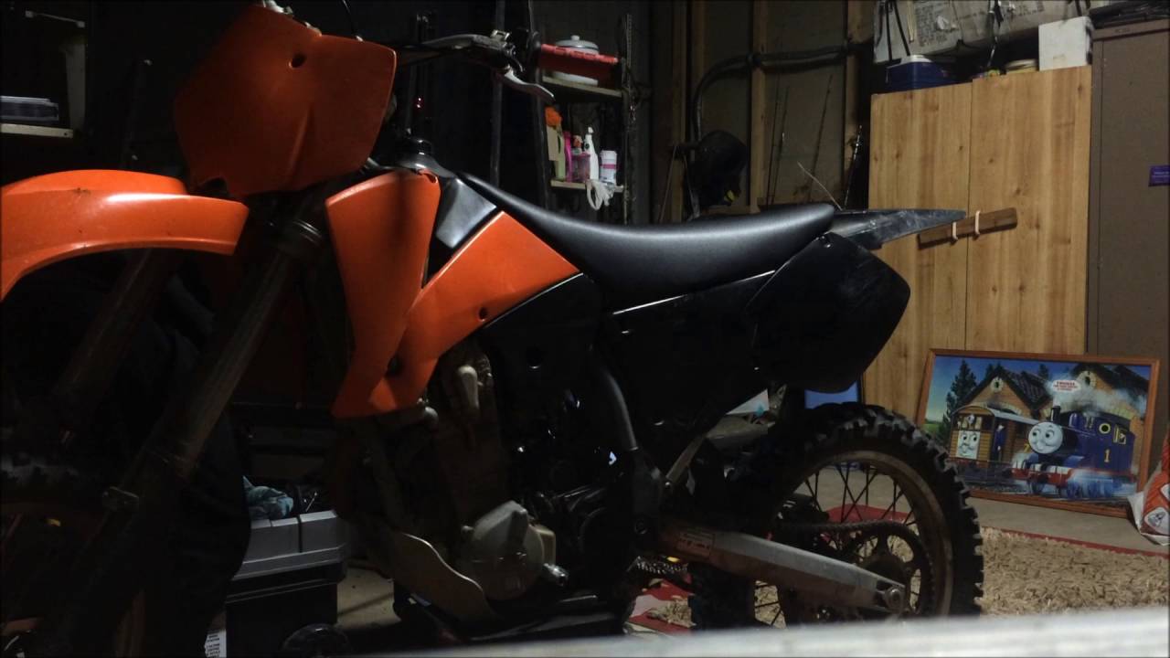 ktm 400sx 2002 start up - YouTube