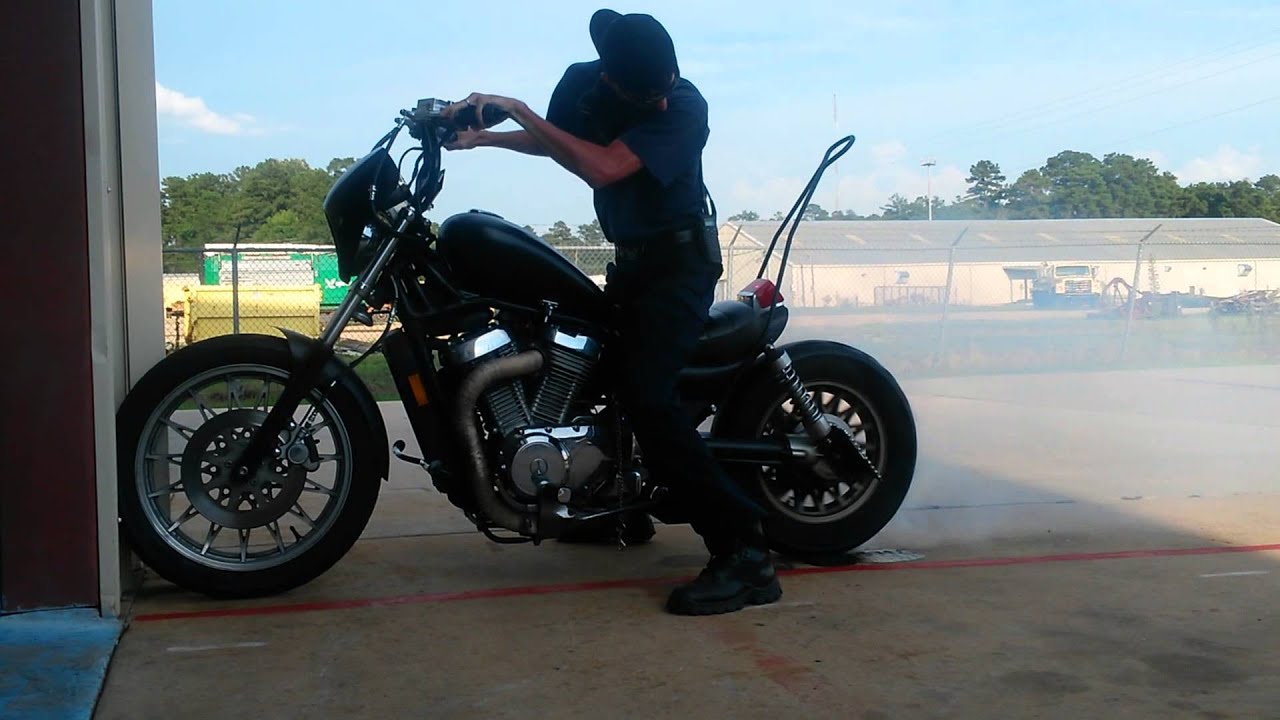 86 suzuki intruder chopper burnout - YouTube
