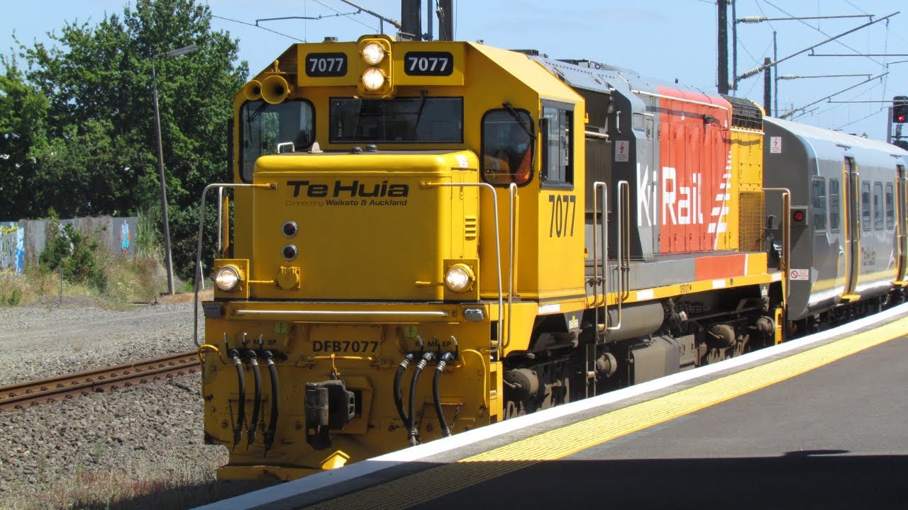 Trains at Hamilton Station (Part 1) - YouTube