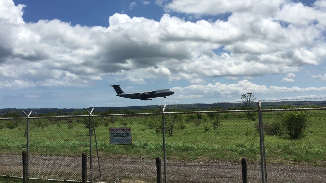 Lockheed C-5 Galaxy landing MRLB, Costa Rica - YouTube