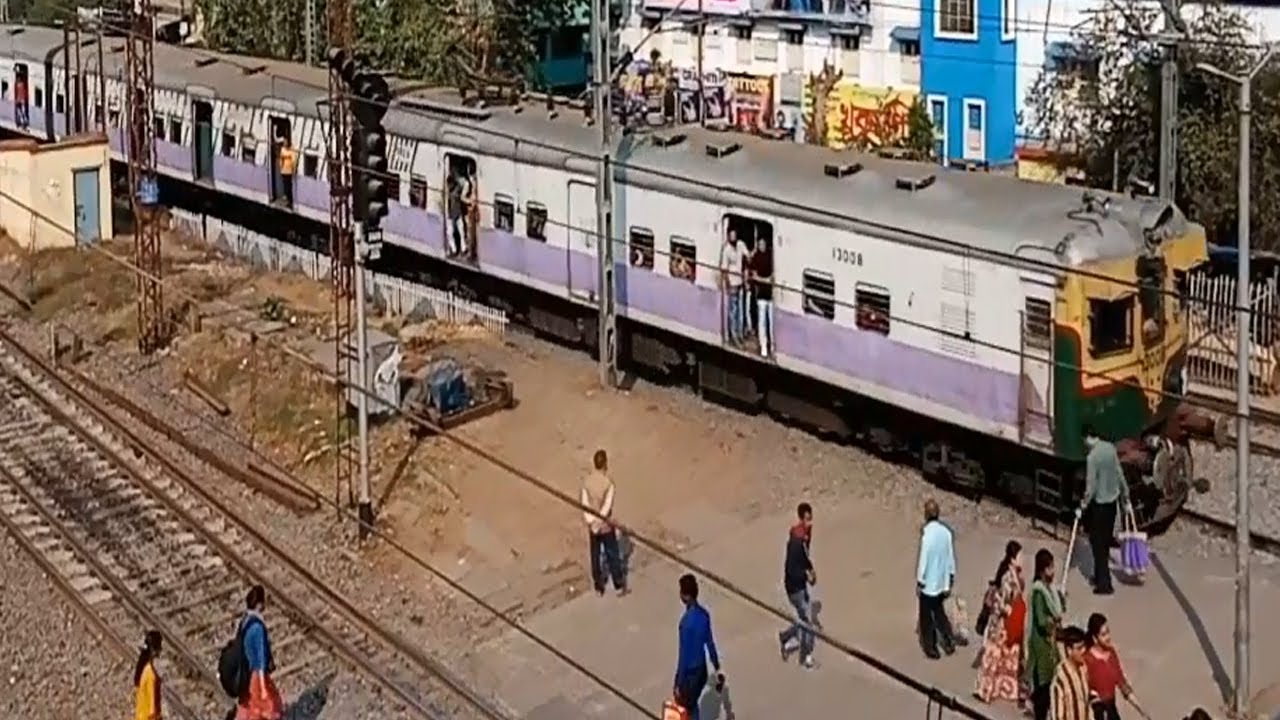 Dn Train Arrival on Konnagar Station on Right Time - YouTube