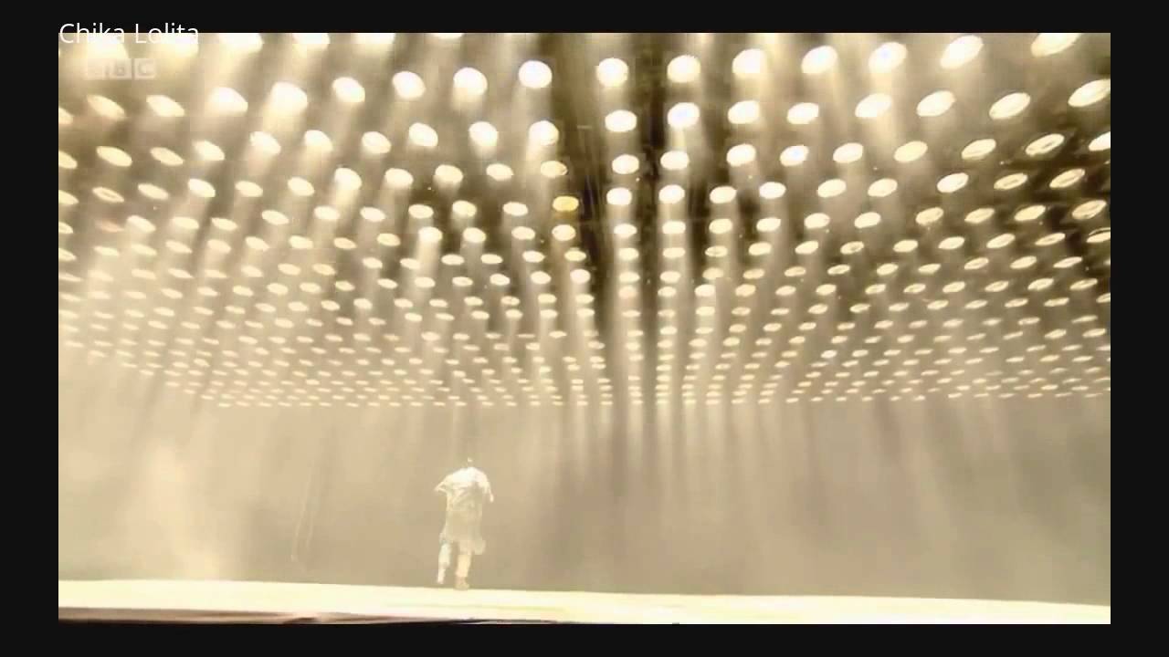 Kanye West Interrupted Lee Nelson Runs On Stage At Glastonbury 2015 ...