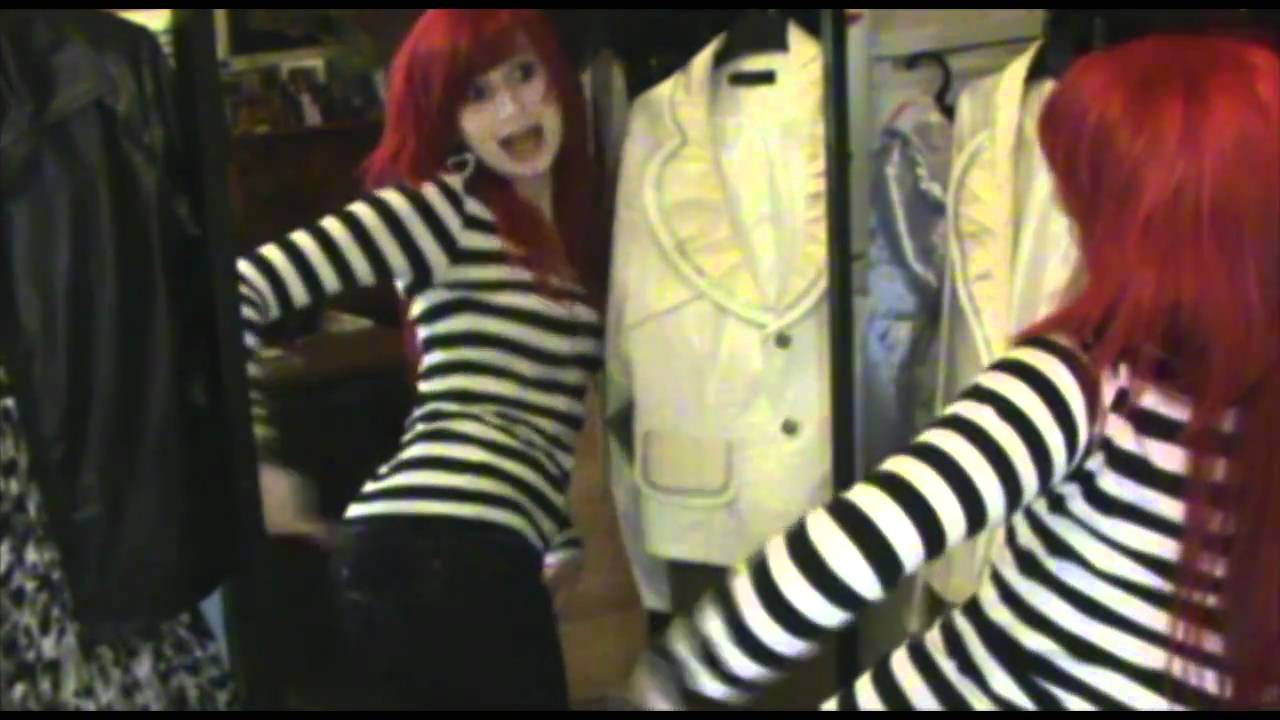 That's Awkward - Clothing Store Boredom - YouTube