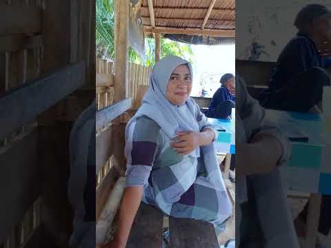 menikmati manis nya air tebu buatan mama muda