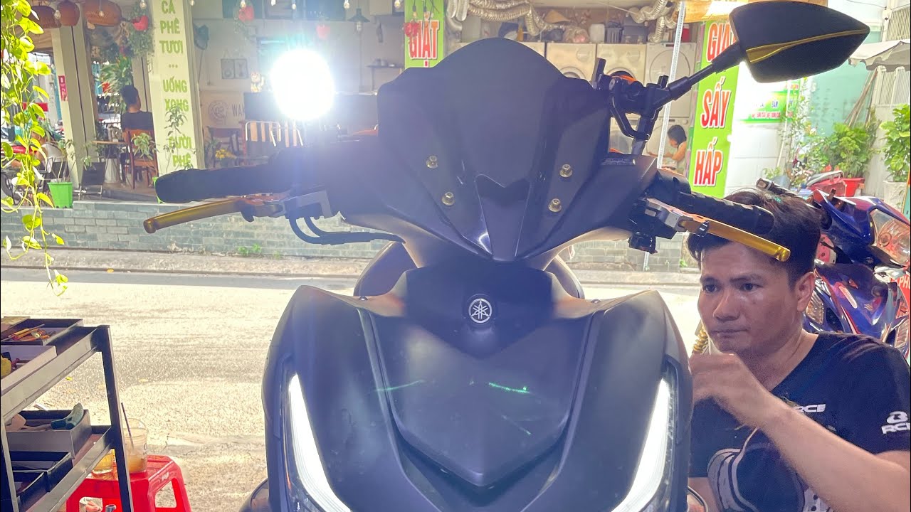 Gắn Đèn Trợ Sáng L4x Cho Xe Yamaha Nvx v3 - YouTube