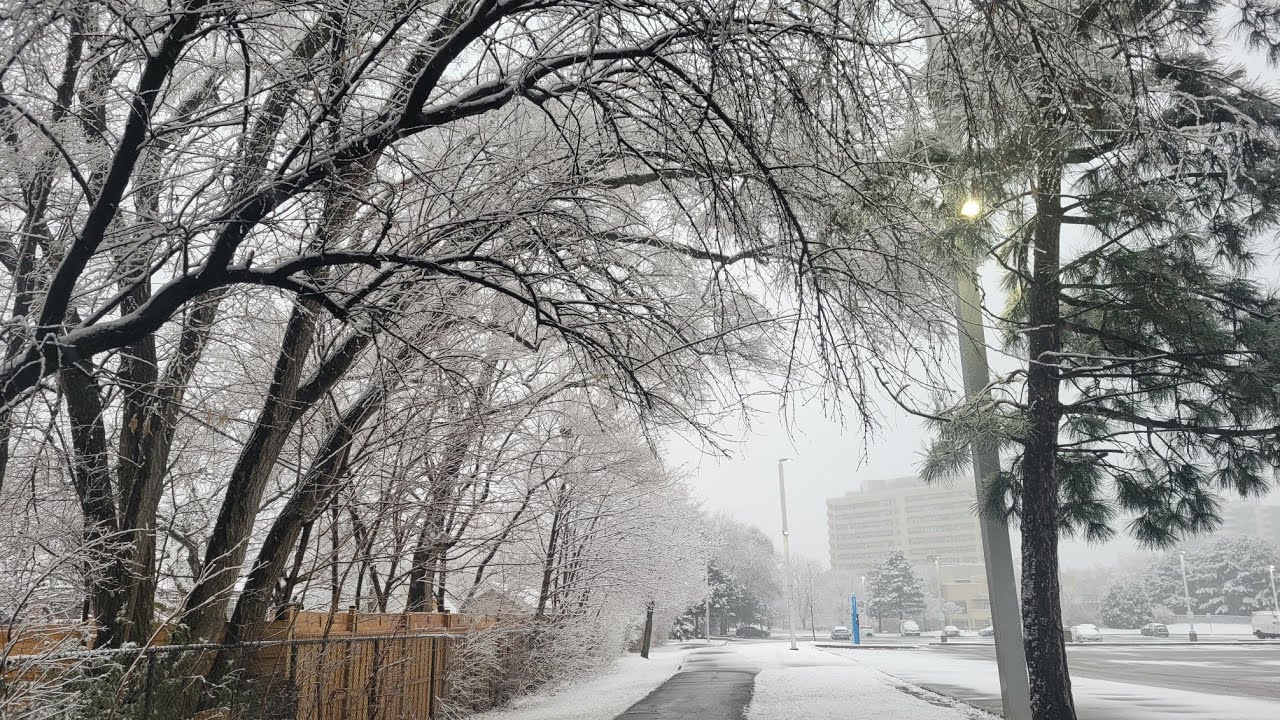April snowfall in Toronto - YouTube