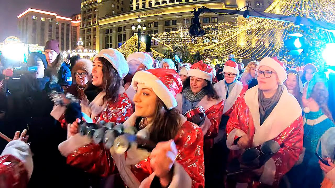 ⁴ᴷ⁵⁰ Walking Moscow: Parade of Santa Clauses in Center of Moscow ...