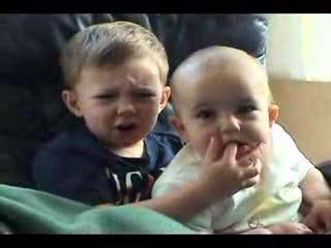 parmak ısıran çocuk