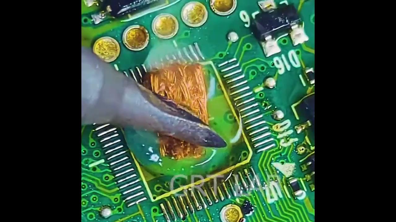 Desoldering and soldering ic #ic #pcb #shorts - YouTube