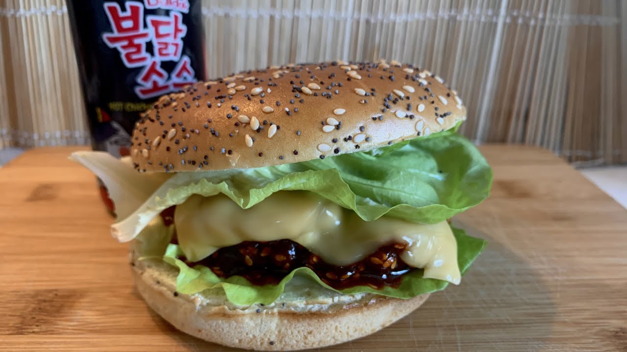 Kuchnia koreańska - pikantny buldak burger🔥🍔 - YouTube