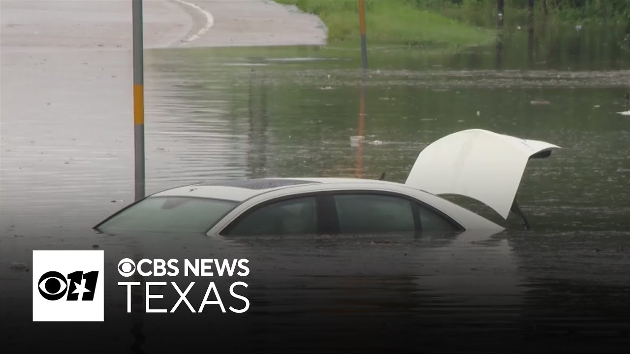 Houston flash flooding leaves drivers stranded - YouTube