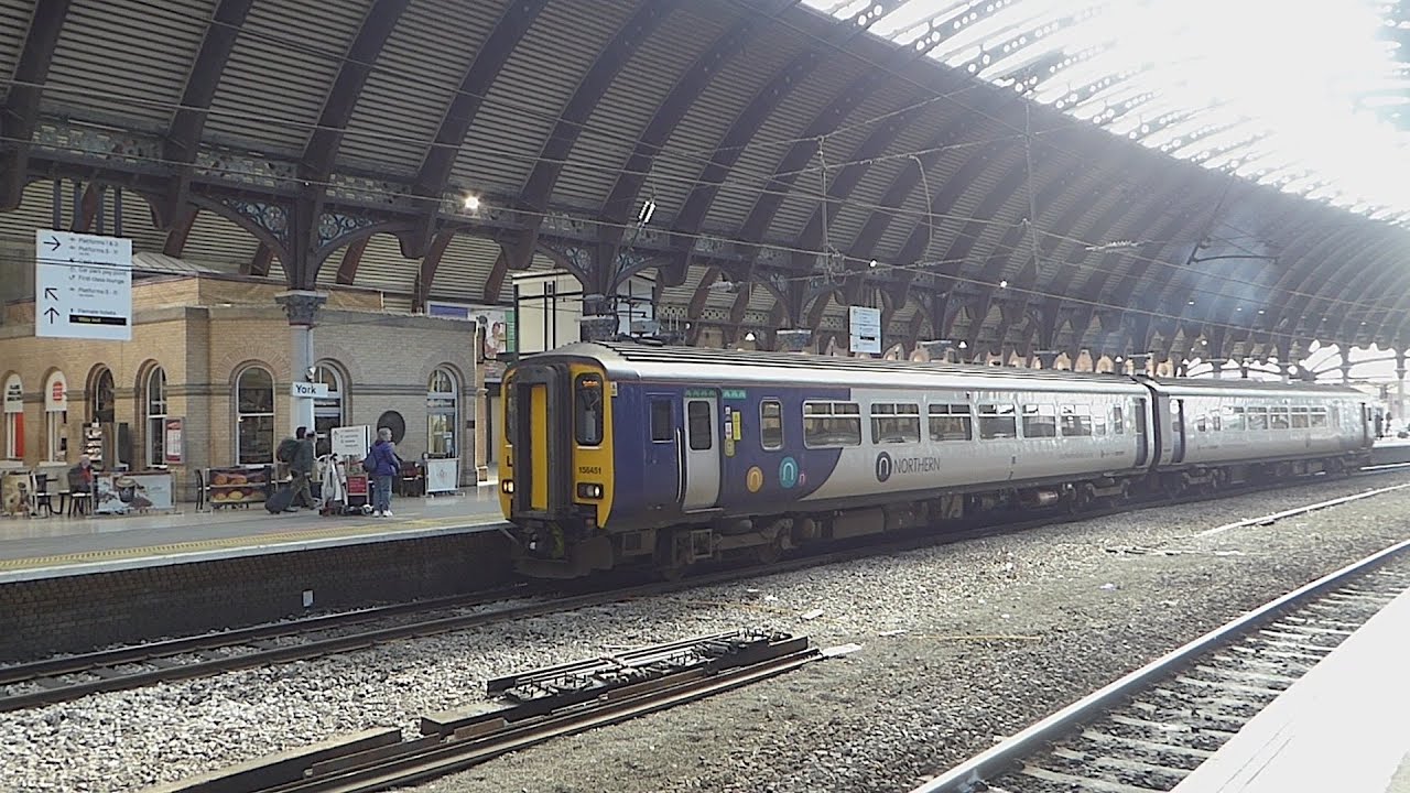 Northern Class 156 leaves York (23/2/23) - YouTube
