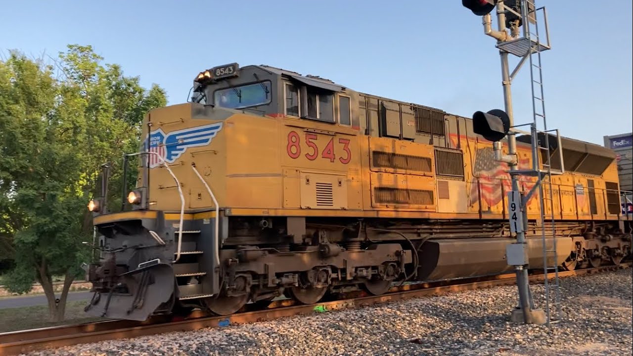 UP 8543 Leads a Northbound Intermodal Train Thru Buda, TX On 6/17/22 - YouTube