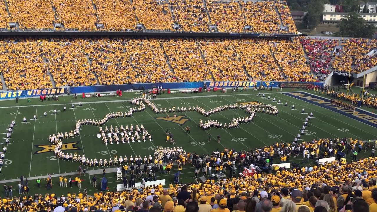 Brad Paisley sings "Country Roads" at Mountaineer Field - YouTube