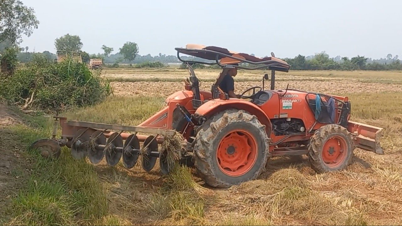 Kubota Hit Soil In Field, Kubota M7040, Kubota Machine Working, Kubota ...